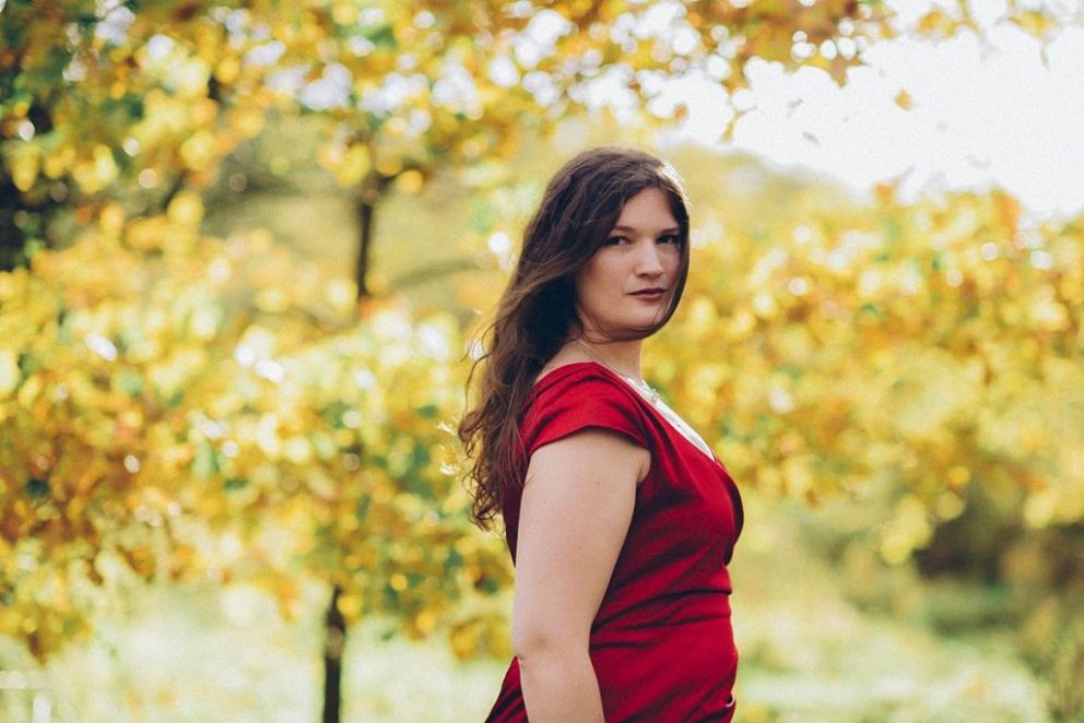 Porträtfotos einer Opernsängerin - farbeundschwarzweiss